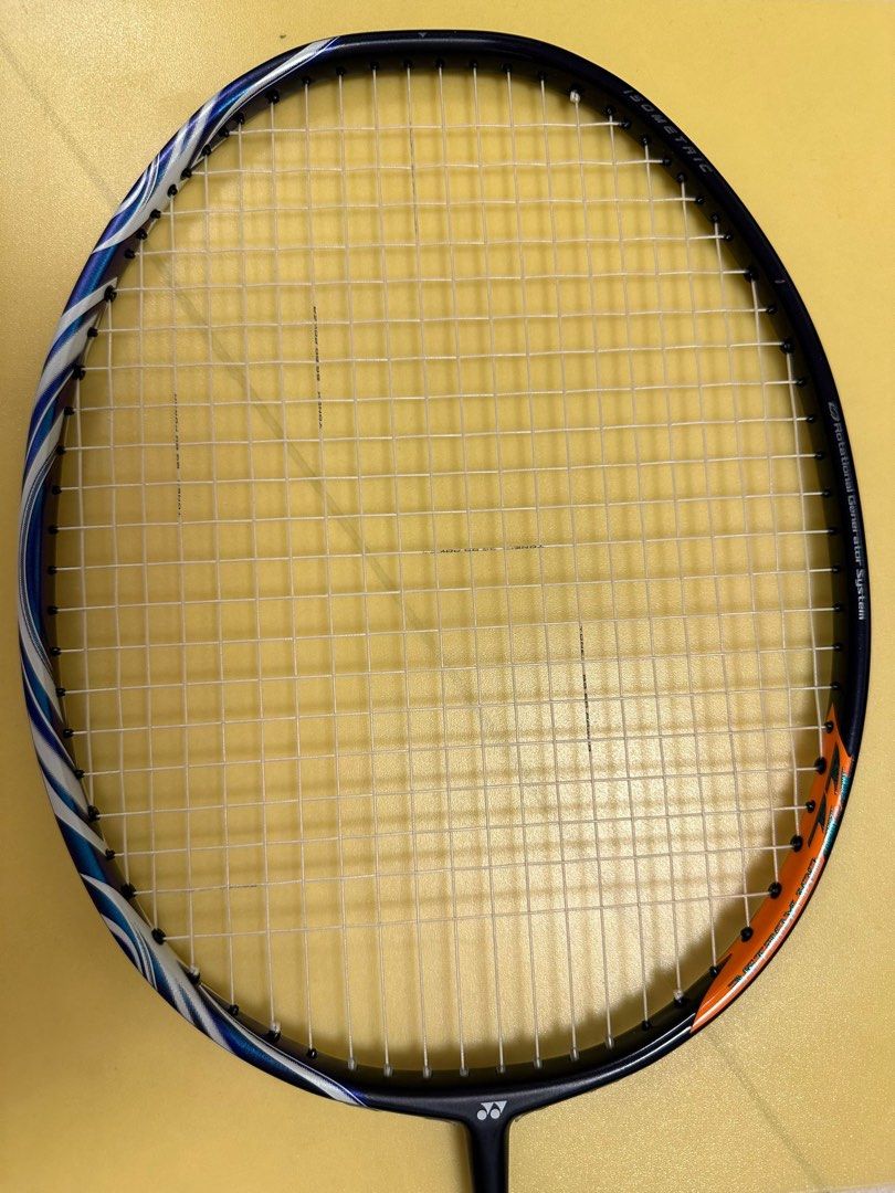 Yonex Astrox 100zz 舊色 4ug6 SP版, 運動產品, 運動與體育, 運動與體育 - 球拍和球類運動 - Carousell