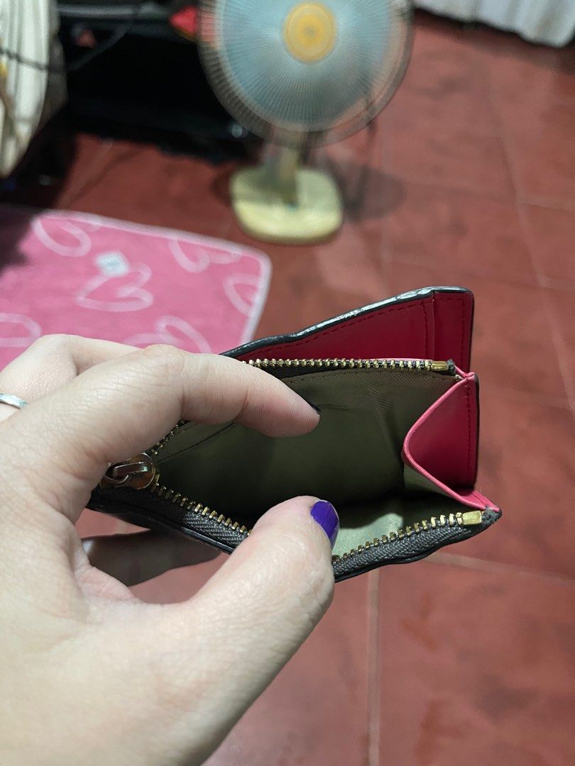 beanpole bifold, Women's Fashion, Bags & Wallets, Wallets & Card holders on Carousell