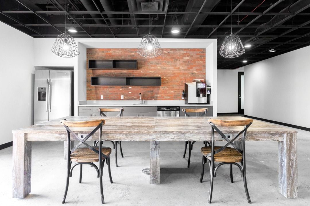 Book open plan office space for businesses of all sizes in Regus ...