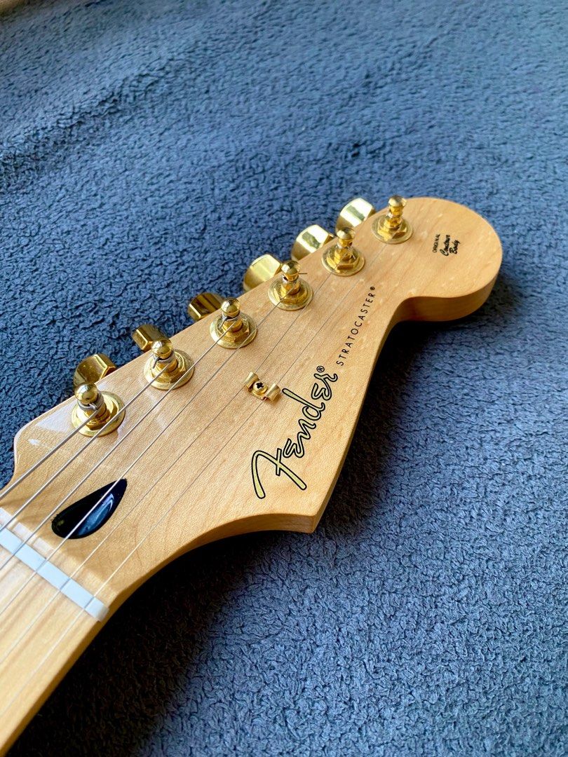 Fender Limited Edition Player Stratocaster (Gold Hardware), Hobbies ...
