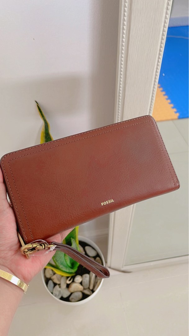 Fossil wallet, Luxury, Bags & Wallets on Carousell
