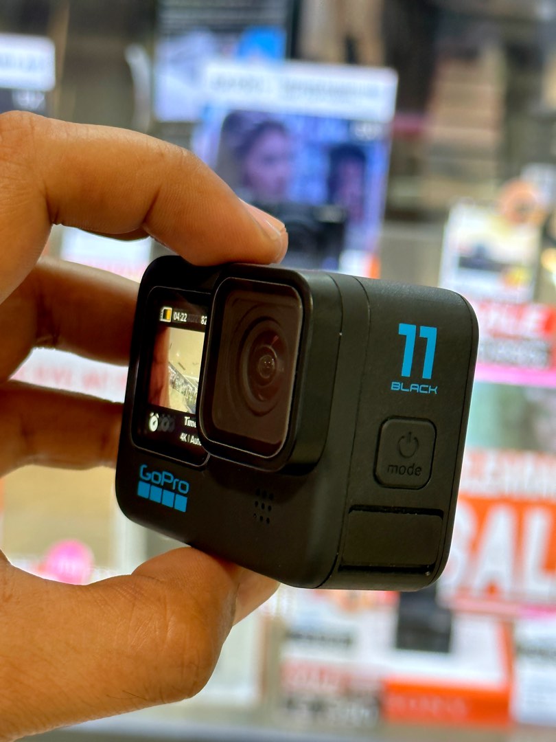 Gopro Hero 11 (MINT) with 3 orig Batteries, Photography, Video Cameras ...