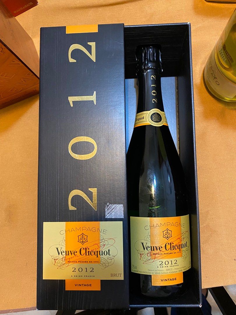 Johnnie Walker Black Label, gold label, Food & Drinks, Alcoholic ...