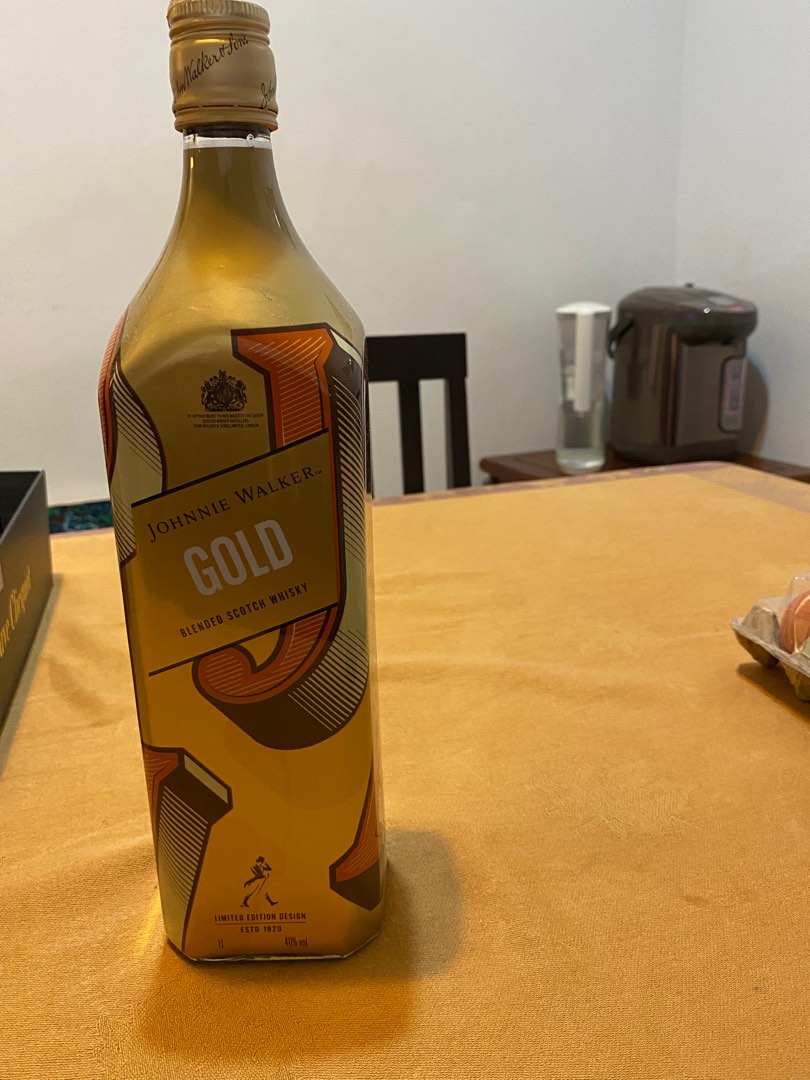 Johnnie Walker Black Label, gold label, Food & Drinks, Alcoholic ...
