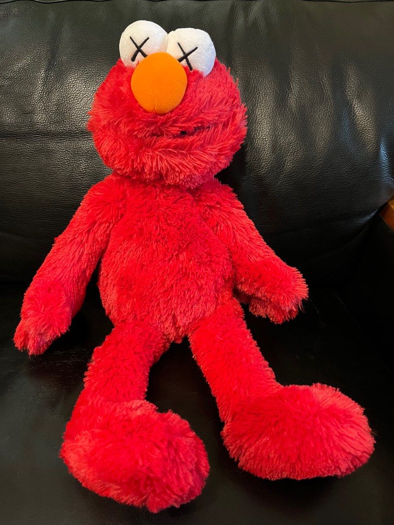 KAWS x Uniqlo Elmo, Hobbies & Toys, Memorabilia & Collectibles, Vintage ...