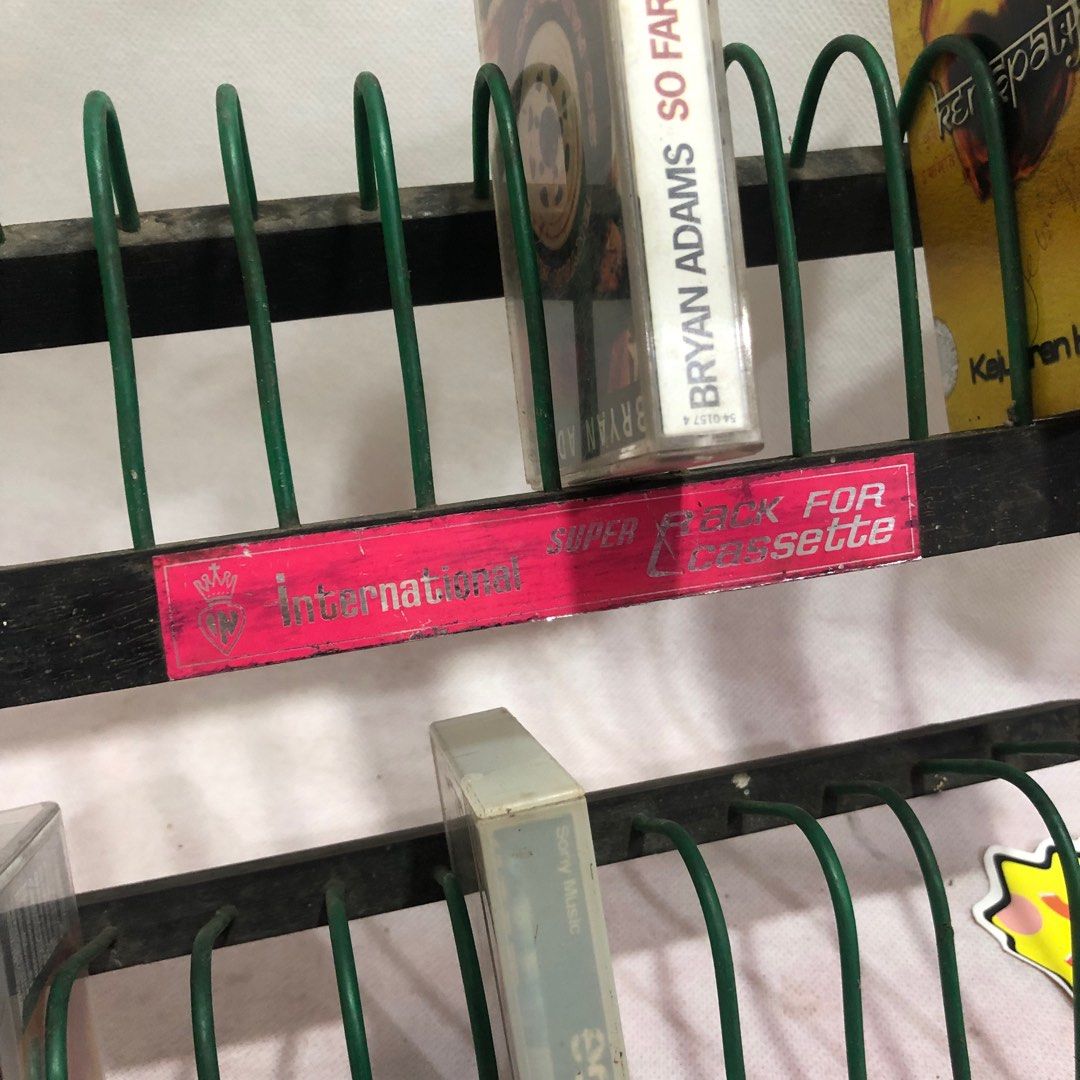 rak kaset pita jadul, Antik, Furnitur di Carousell