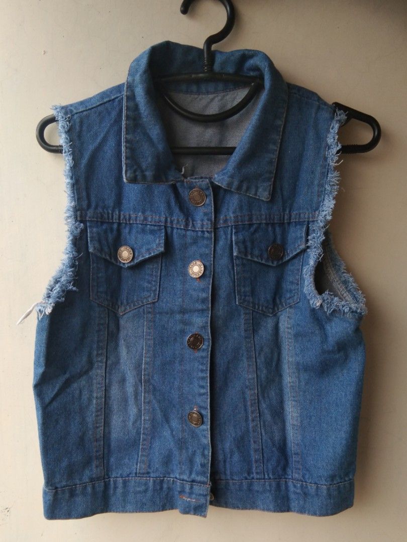 Rompi outer jeans, Fesyen Pria, Pakaian , Baju Luaran di Carousell