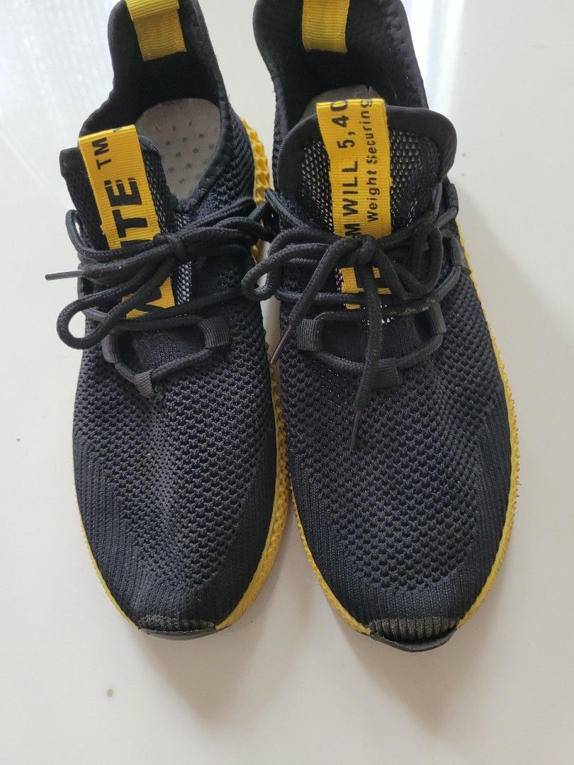 Sepatu off white, Fesyen Pria, Sepatu , Sneakers di Carousell