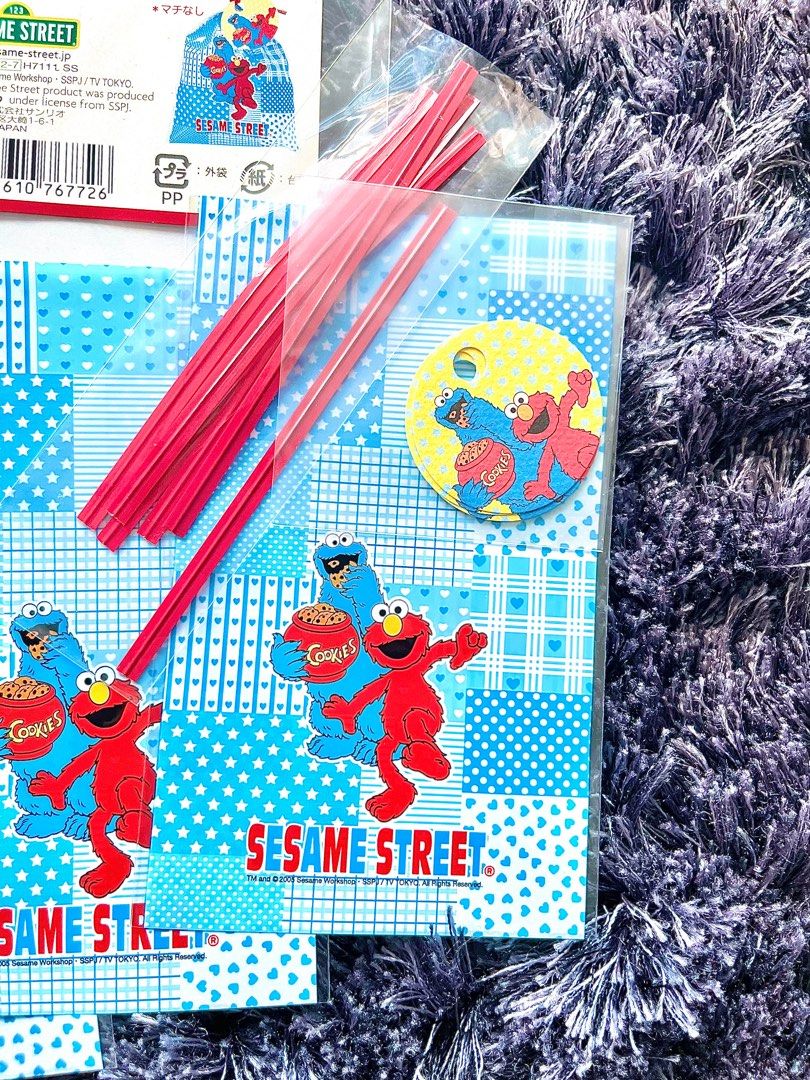 Sesame Street Gift Pack Plastics, Hobbies & Toys, Stationery & Craft ...