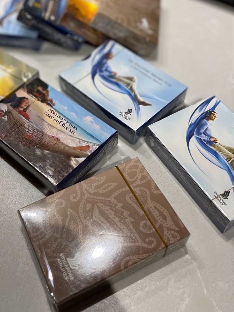 Singapore Airlines & Emirates Poker Playing Cards, Hobbies & Toys, Toys ...
