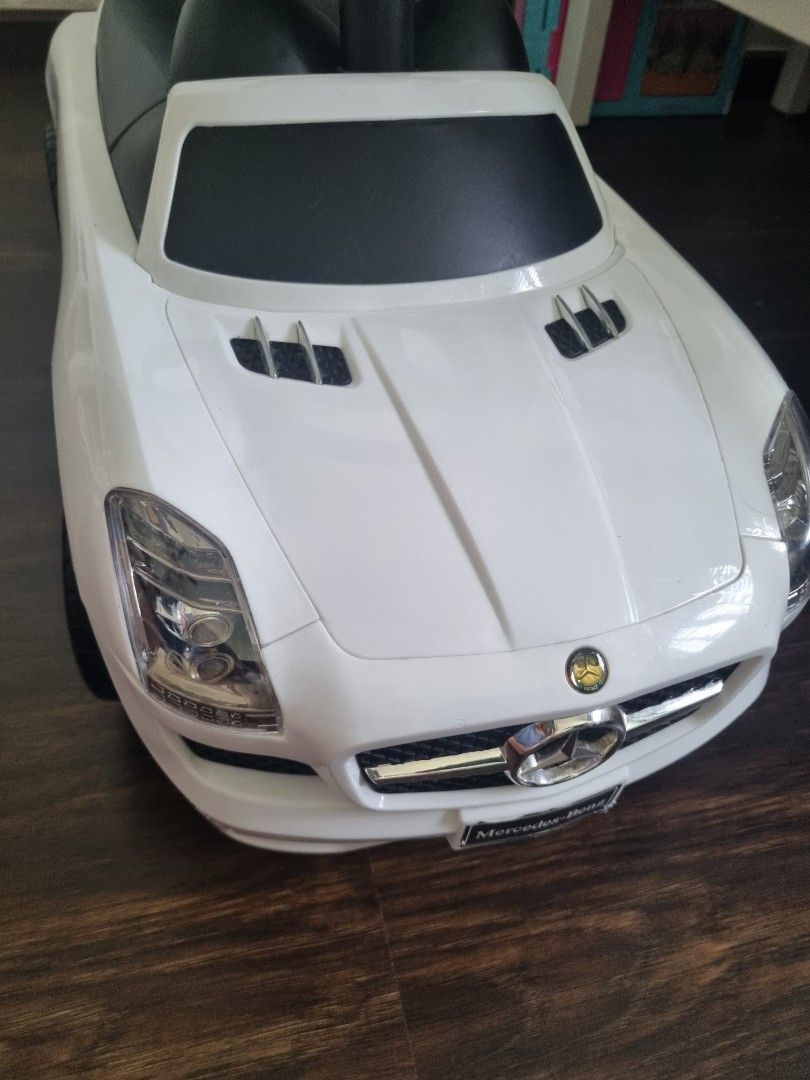 Toy car Mercedes-Benz, Hobbies & Toys, Toys & Games on Carousell