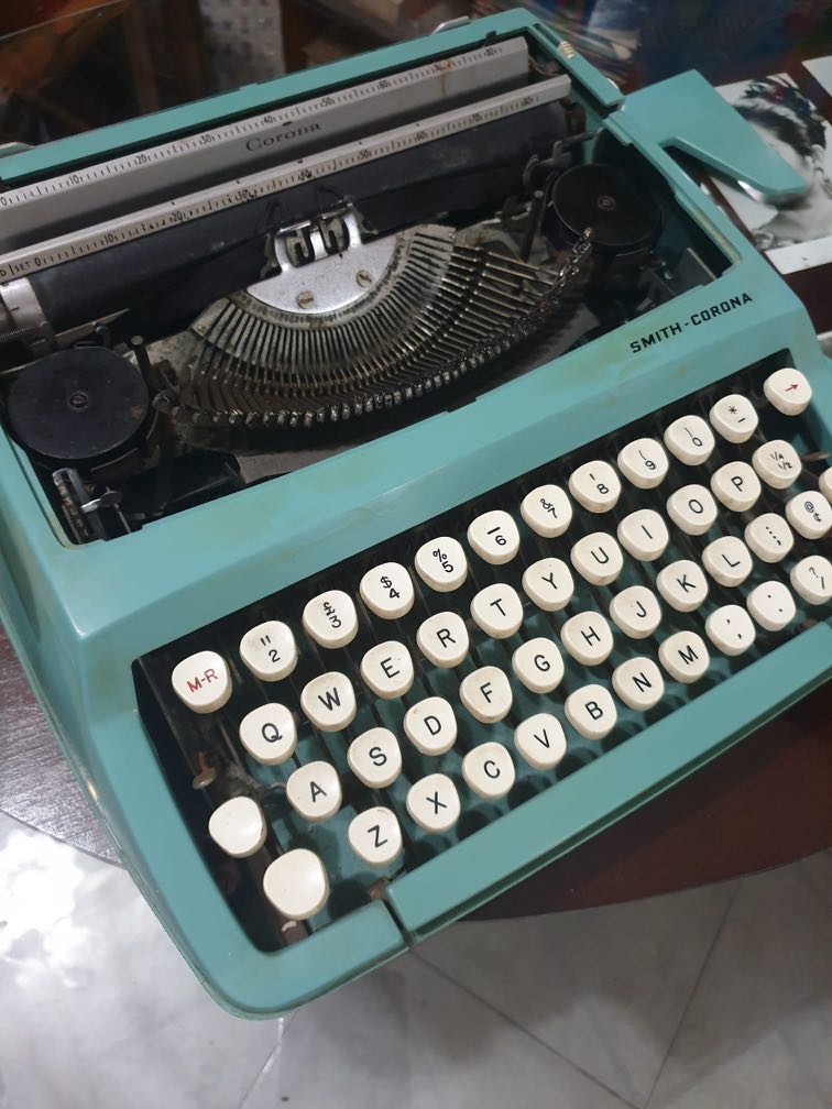 Vintage SMITH type writer (made in England) in working condition ...