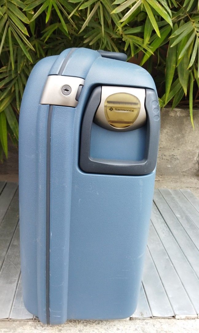 blue Samsonite oyster style 2 wheels luggage trolley bag, Men's Fashion ...