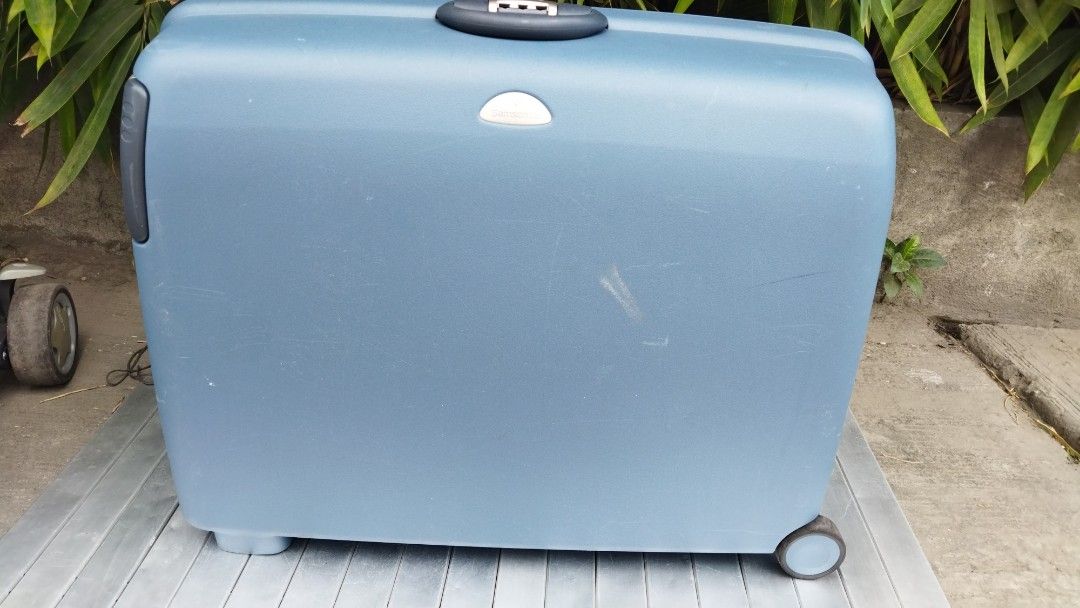 blue Samsonite oyster style 2 wheels luggage trolley bag, Men's Fashion ...