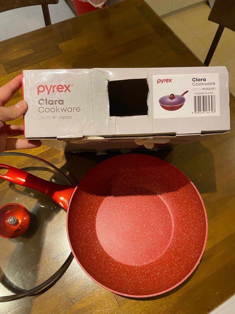 BNIB PYREX Red 28 CM wokpan (Clara), Furniture & Home Living, Kitchenware & Tableware, Cookware ...
