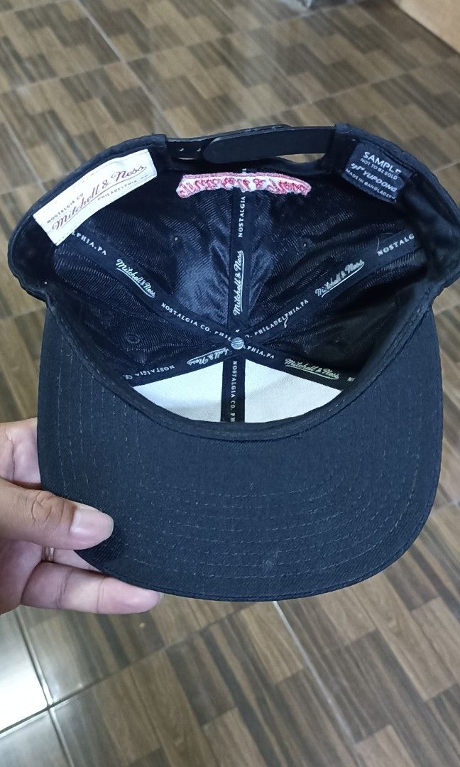 CHICAGO BULLS SAMPLE CAP, Men's Fashion, Watches & Accessories, Caps ...