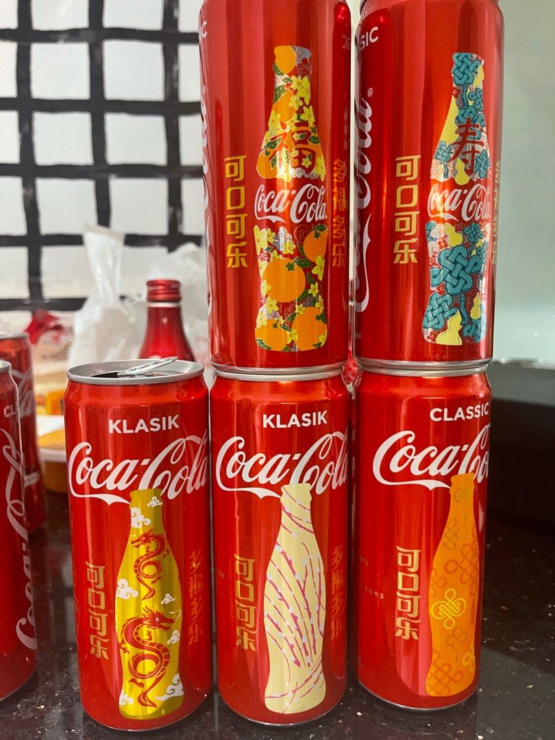 Coca Cola can with seasonal prints, Hobbies & Toys, Memorabilia ...