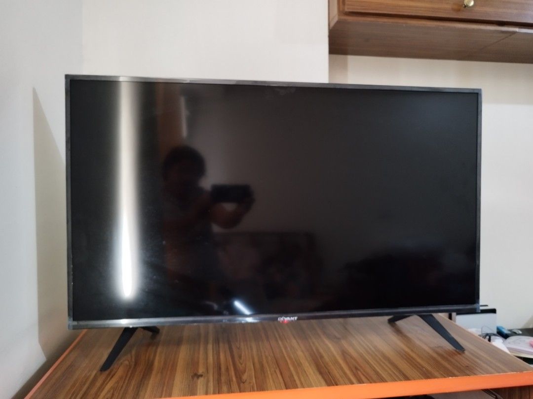 Devant 40STV101 SMART TV 40", TV & Home Appliances, TV & Entertainment, TV on Carousell