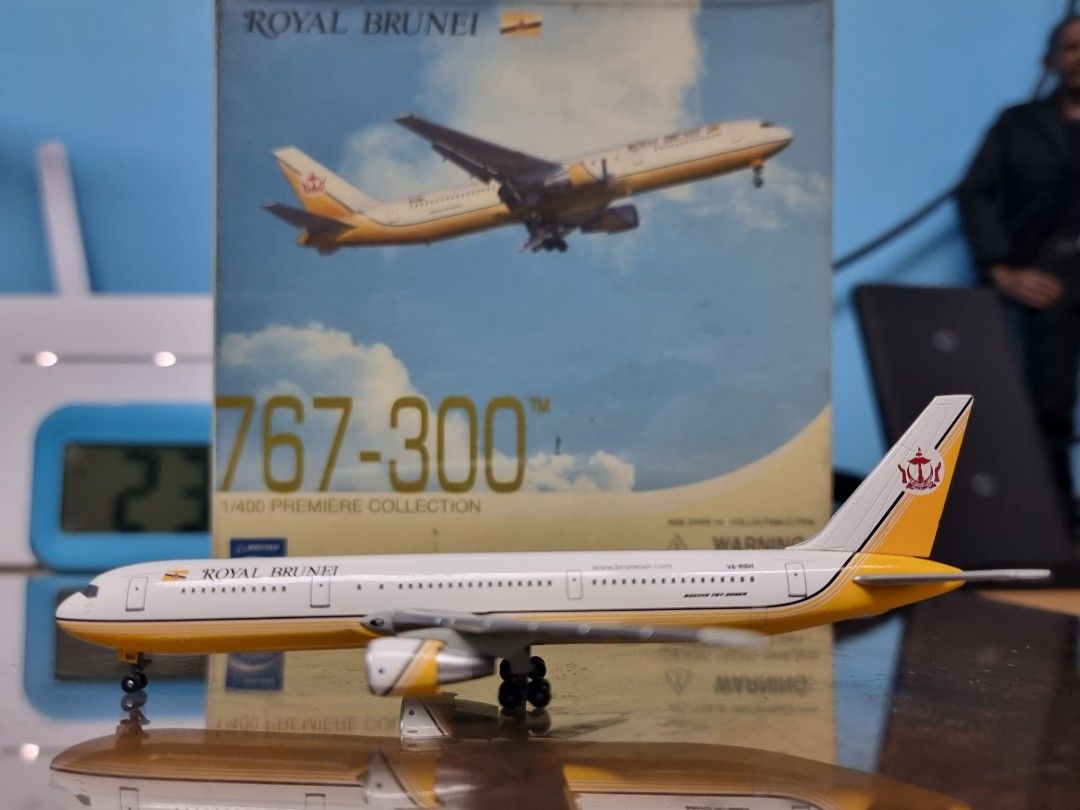 Dragon Wings Royal Brunei B767-300 1:400scale Diecast Airplane, Hobbies ...