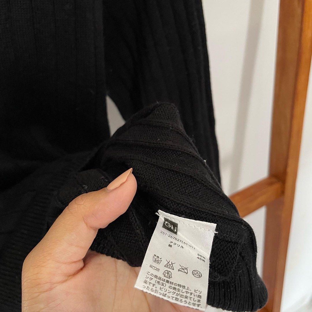 GU Knit, Fesyen Wanita, Pakaian Wanita, Atasan di Carousell