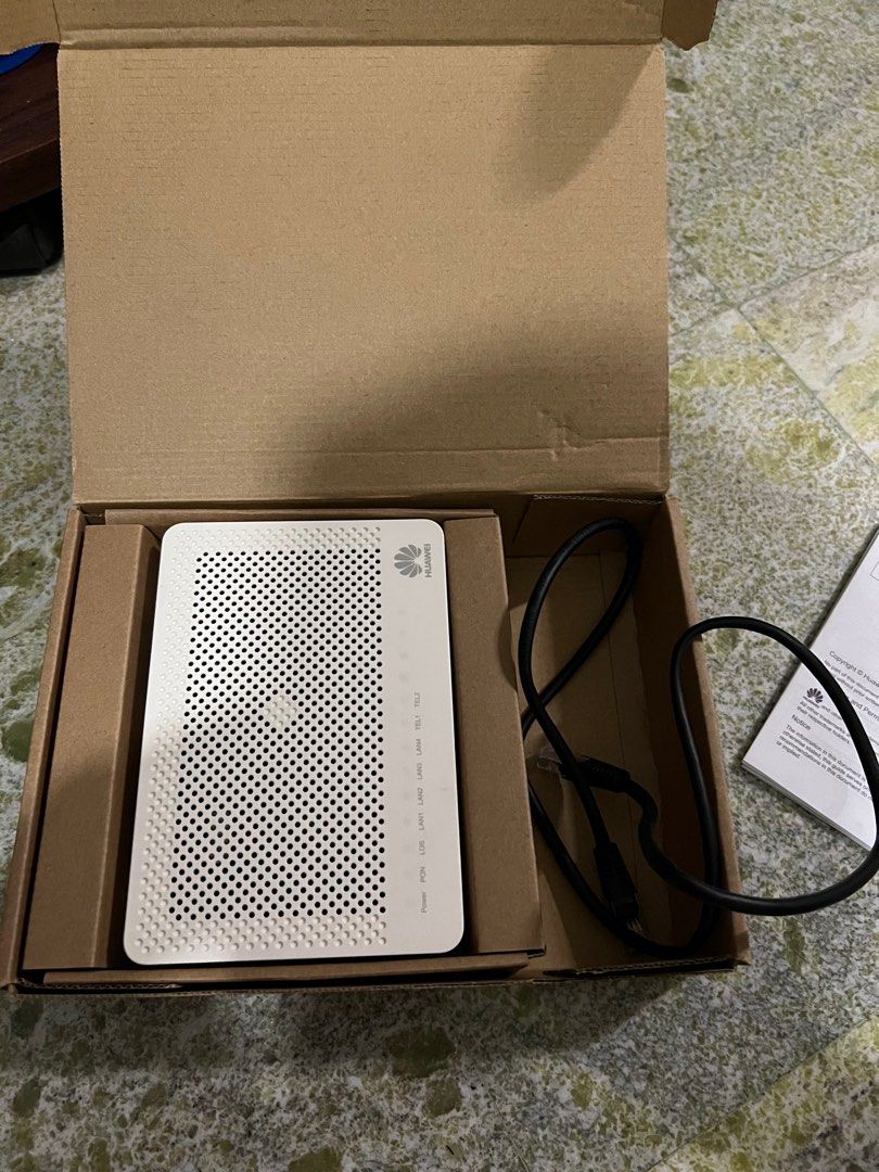 Huawei modem HG8240H5, Computers & Tech, Office & Business Technology ...