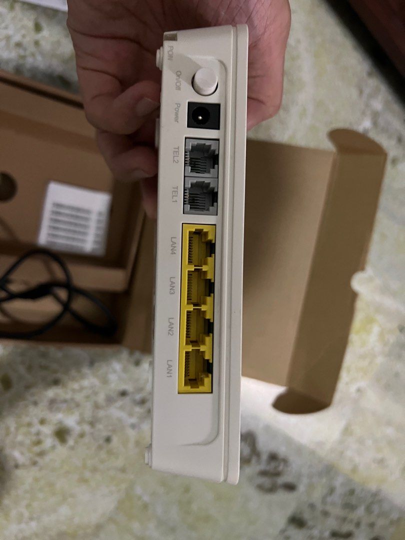 Huawei modem HG8240H5, Computers & Tech, Office & Business Technology ...