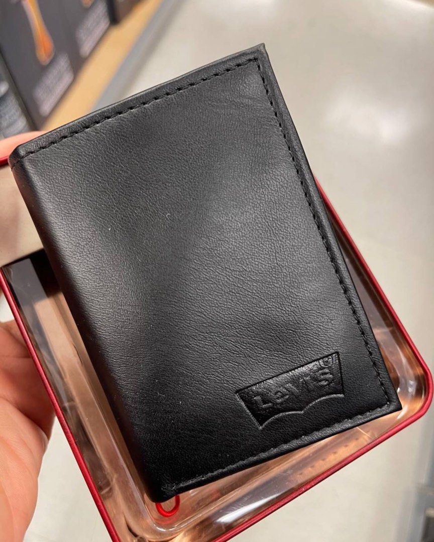 Levi’s Trifold Wallet in Black, Luxury, Bags & Wallets on Carousell