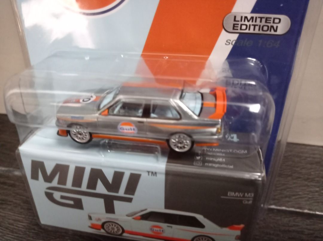 MINI GT 314 chase BMW M3 E30 Gulf Livery LHD, 興趣及遊戲, 玩具 & 遊戲類 - Carousell