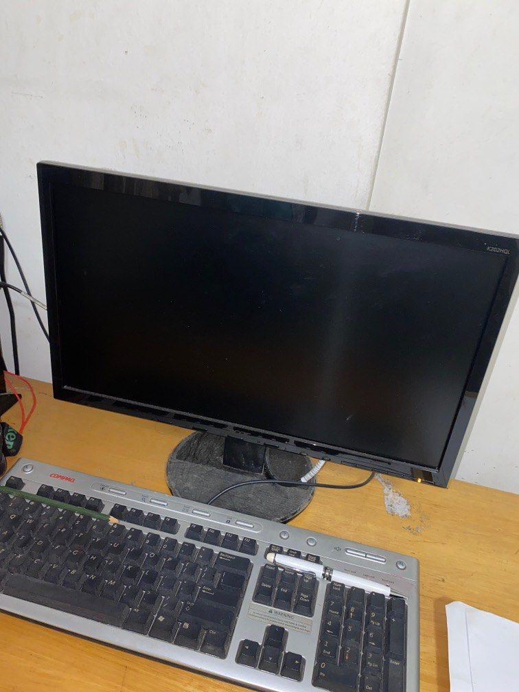 Old monitor, Computers & Tech, Laptops & Notebooks on Carousell