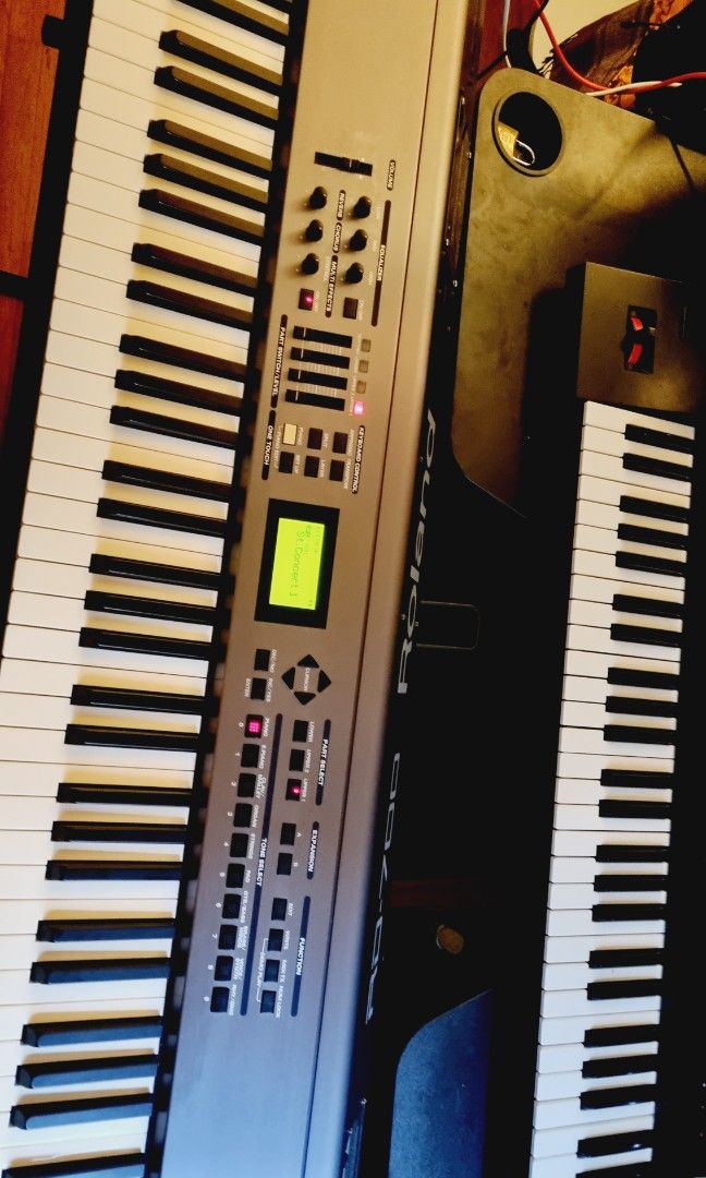Roland RD- 700 Concert Piano., Hobbies & Toys, Music & Media, Musical ...