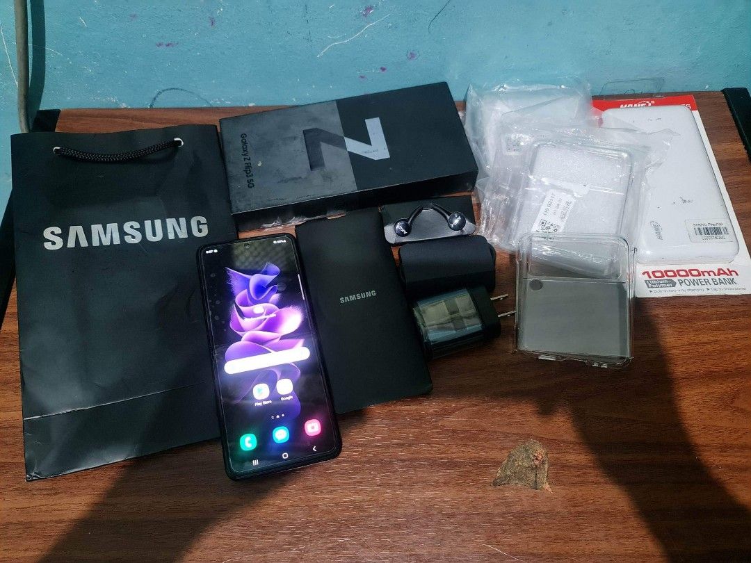 Samsung Galaxy Z Flip 3 5G NTC Snapdragon 888 5G Complete with freebies Unit Box Manual Sim ...