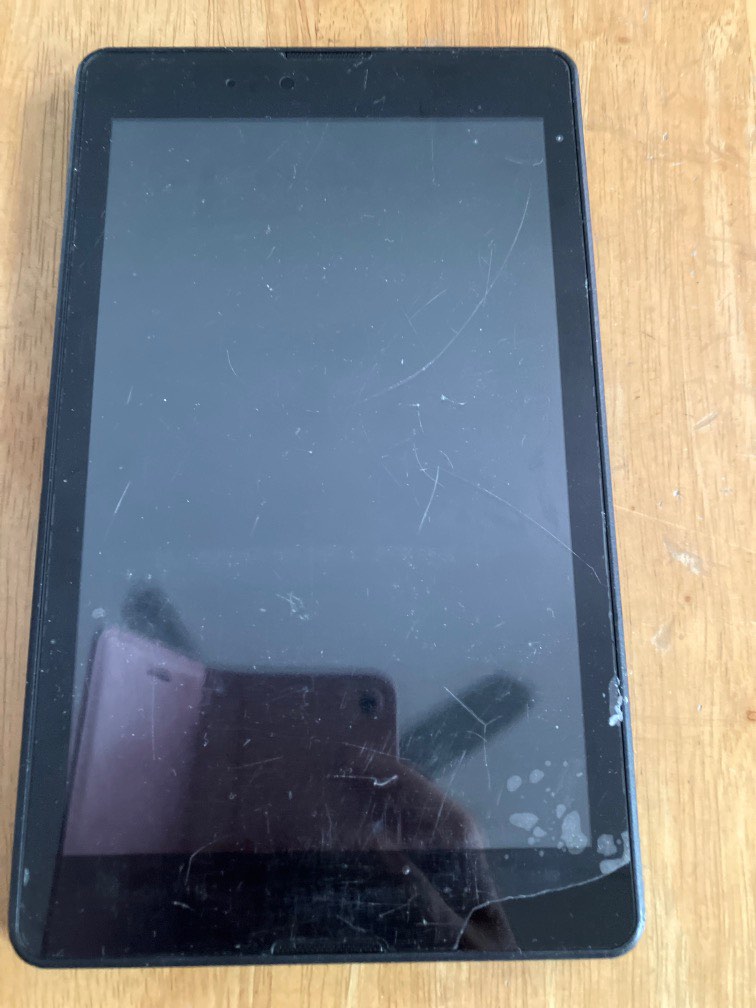 Spoilt tablet, Mobile Phones & Gadgets, Tablets, Android on Carousell