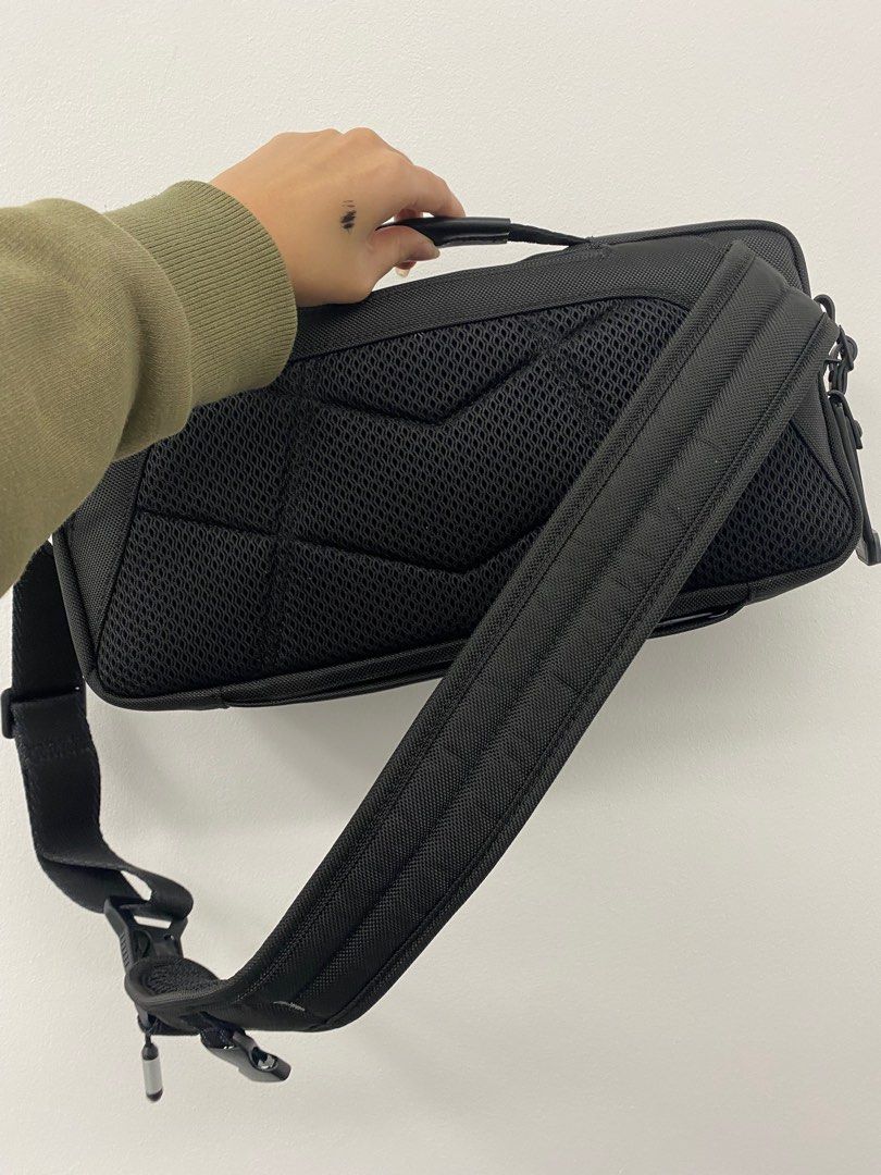 TUMI Esports Pro Sling Pack, Men's Fashion, Bags, Sling Bags on Carousell