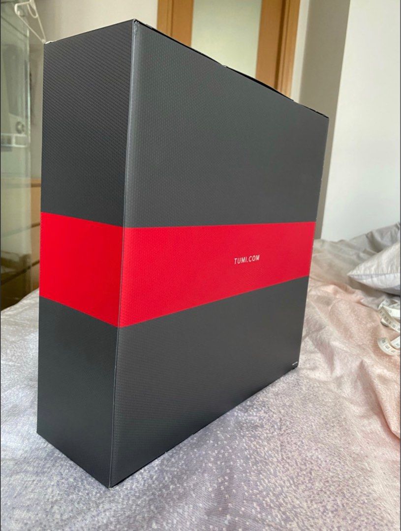 Tumi Gift Box Original & ribbon from Tumi, Luxury, Accessories on Carousell