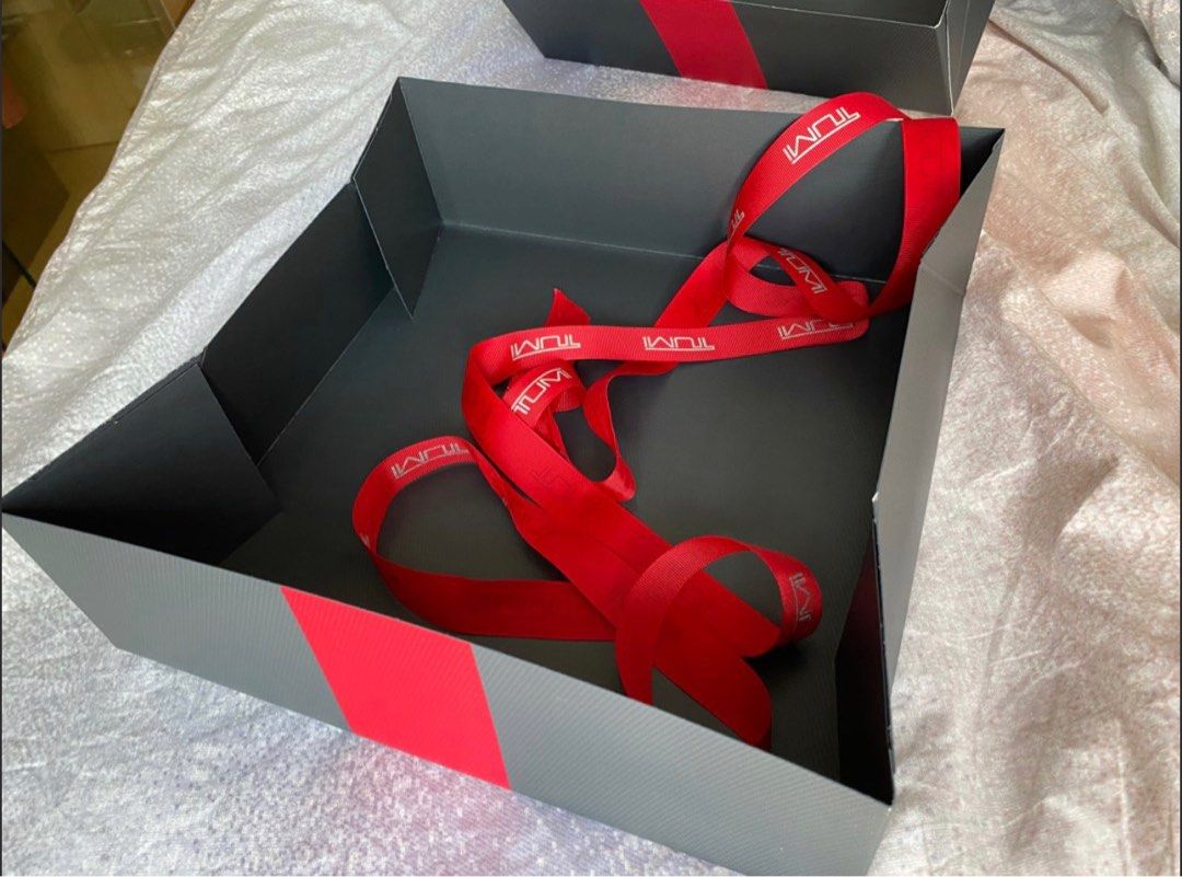 Tumi Gift Box Original & ribbon from Tumi, Luxury, Accessories on Carousell