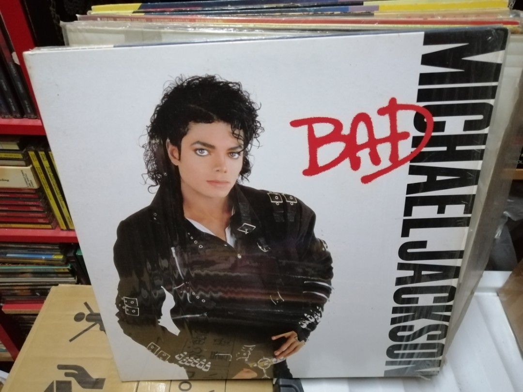 兩張 Michael Jackson LP 黑膠碟 唱片, 興趣及遊戲, 音樂、樂器 & 配件, 音樂與媒體 - 黑膠碟 - Carousell