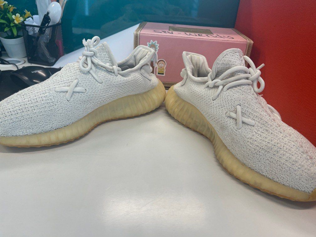 Adidas yezzy, Fesyen Pria, Sepatu , Sneakers di Carousell