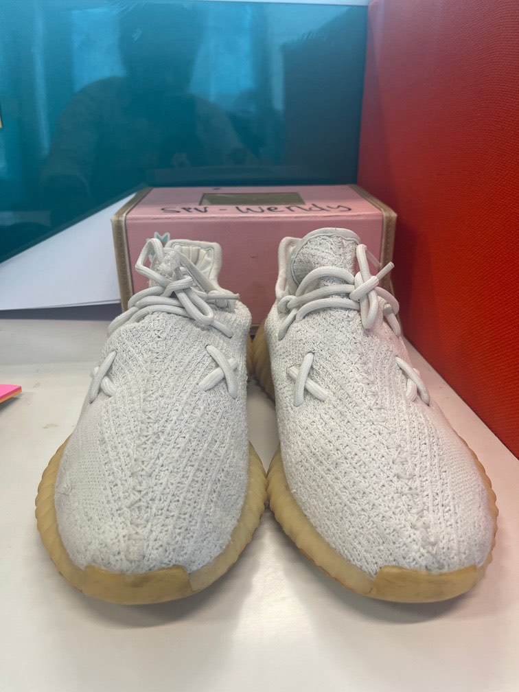 Adidas yezzy, Fesyen Pria, Sepatu , Sneakers di Carousell