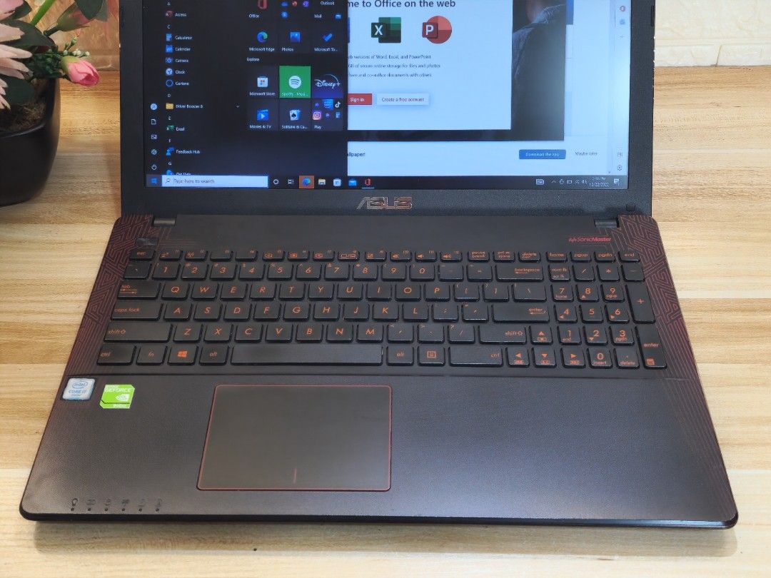 Asus X550VQ i7 Skylake 12GB RAM 256GB SSD Nvidia Ge-Force 940MX 2GB FHD ...