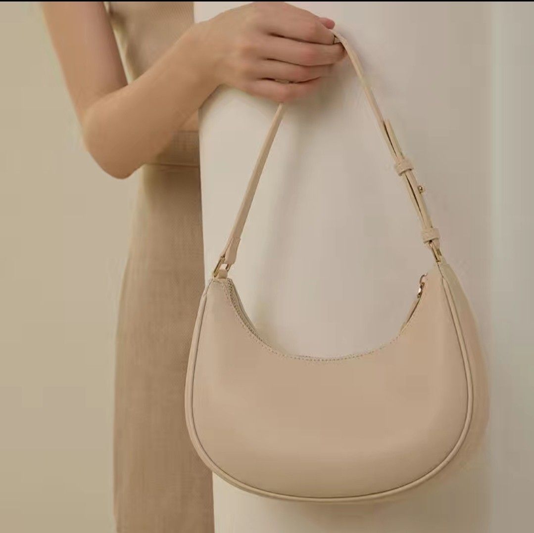 Bonza crescent moon bag, Women's Fashion, Bags & Wallets, Shoulder Bags ...