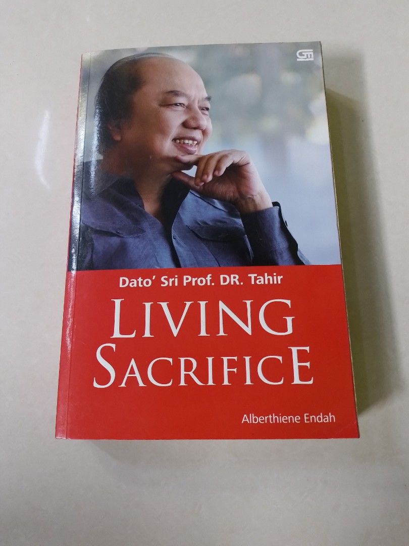 Buku Living Sacrifice Dato Sri Prof DR Tahir Karya Alberthiene Endah, Buku & Alat Tulis, Buku di ...