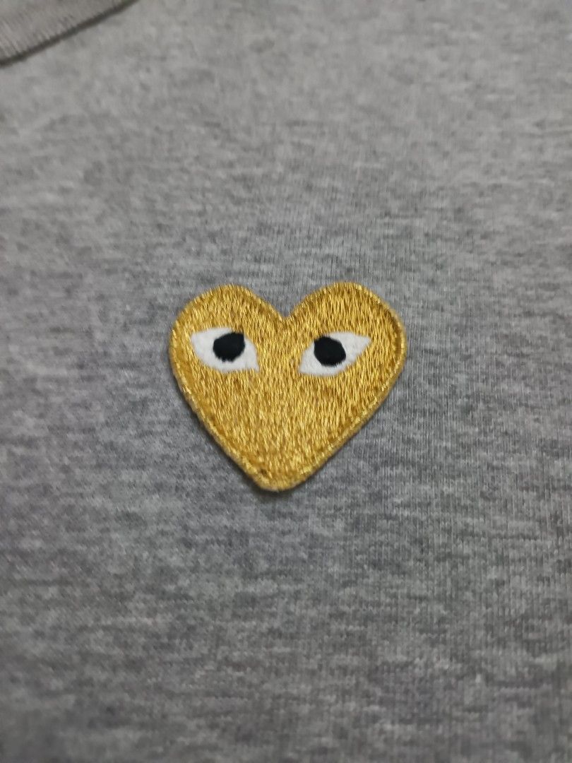 CDG PLAY AZ-T216-051 Gold Heart Patch, Men's Fashion, Tops & Sets ...