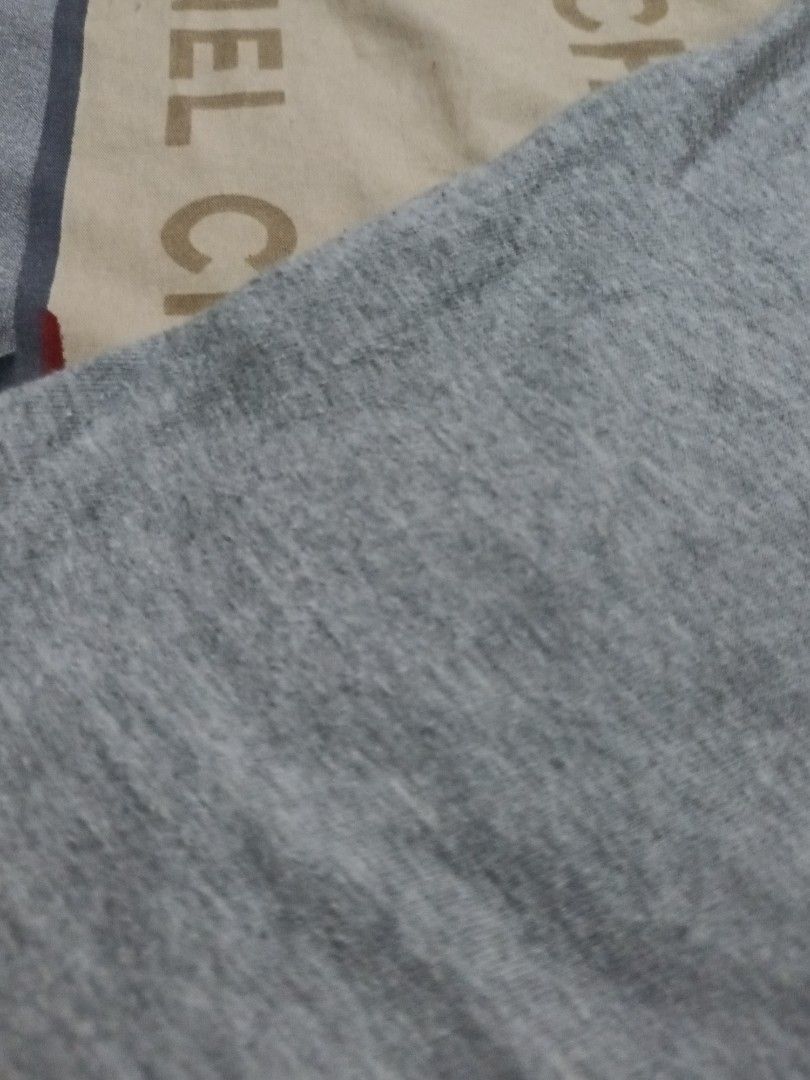 CDG PLAY AZ-T216-051 Gold Heart Patch, Men's Fashion, Tops & Sets ...