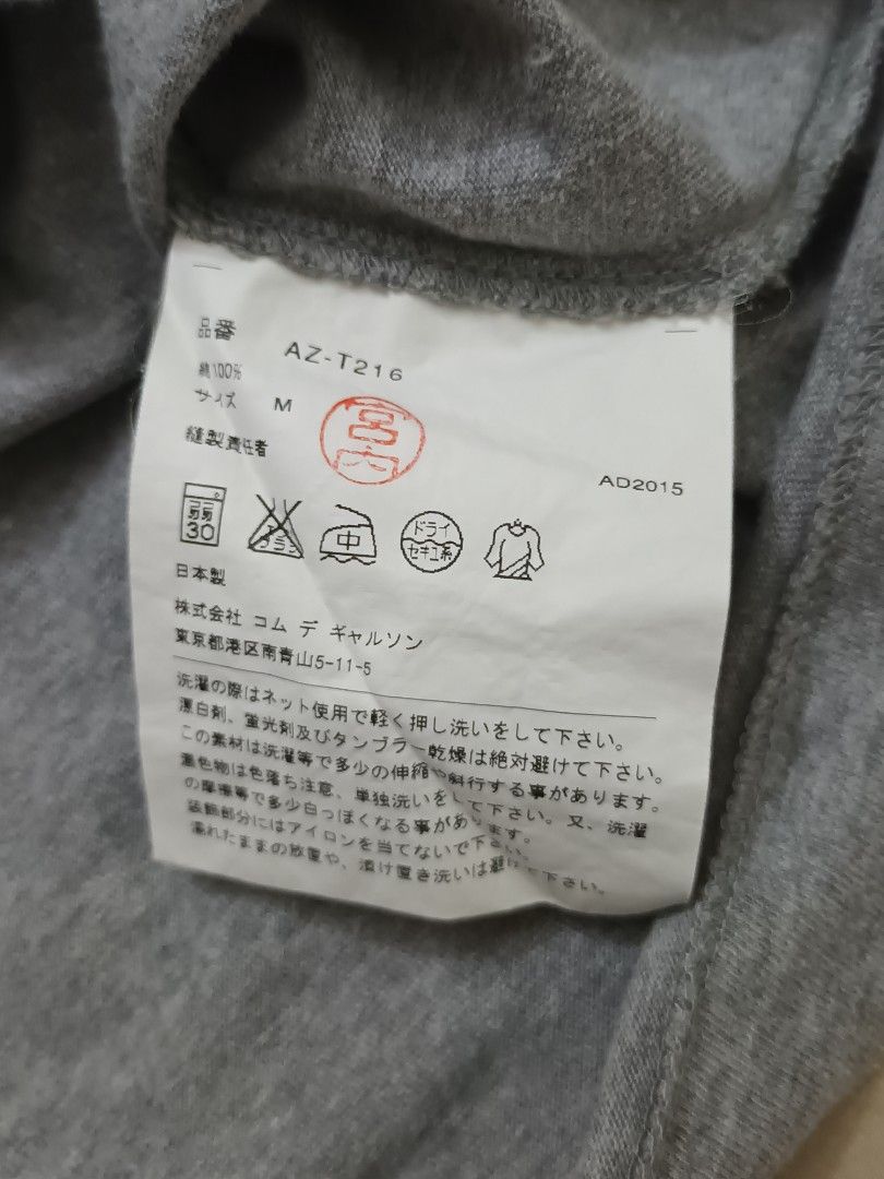 CDG PLAY AZ-T216-051 Gold Heart Patch, Men's Fashion, Tops & Sets ...