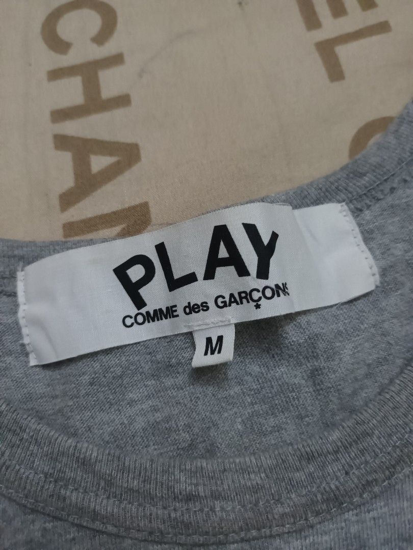 CDG PLAY AZ-T216-051 Gold Heart Patch, Men's Fashion, Tops & Sets ...