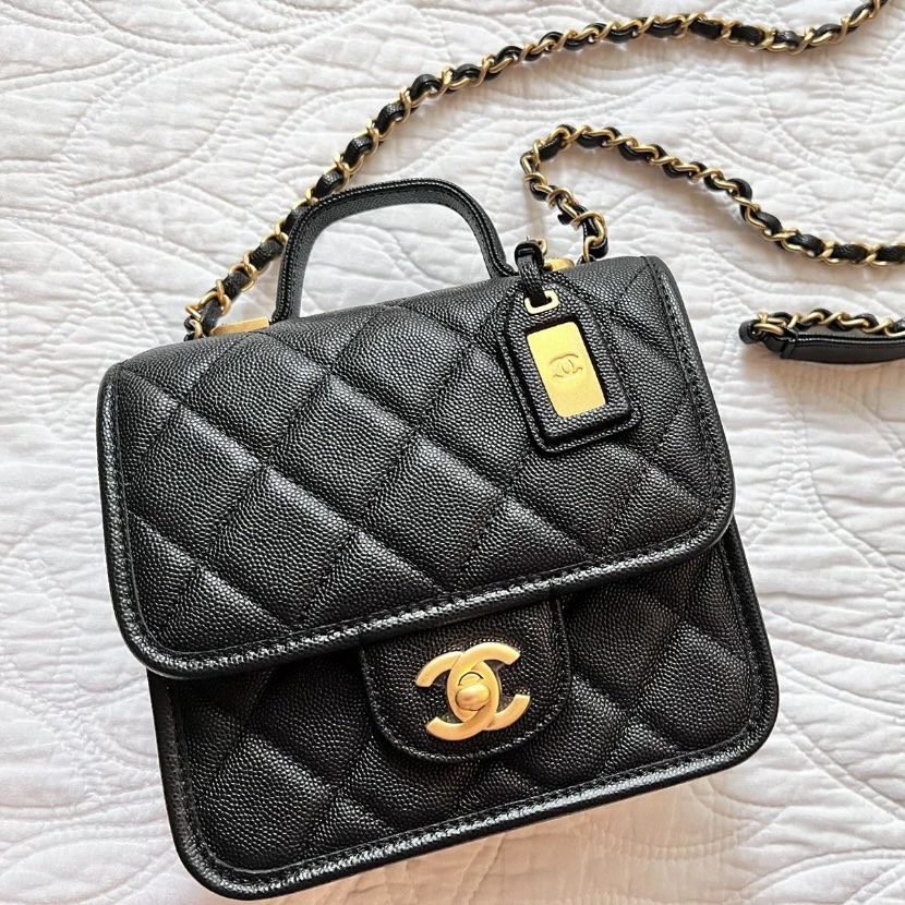 Chanel 22K Small Flap Bag, 名牌, 手袋及銀包 - Carousell