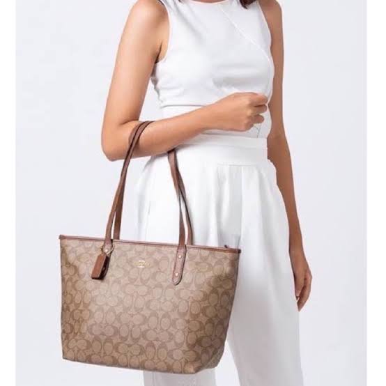 COACH MEDIUM TOTE BAG, Women's Fashion, Bags & Wallets, Tote Bags on ...