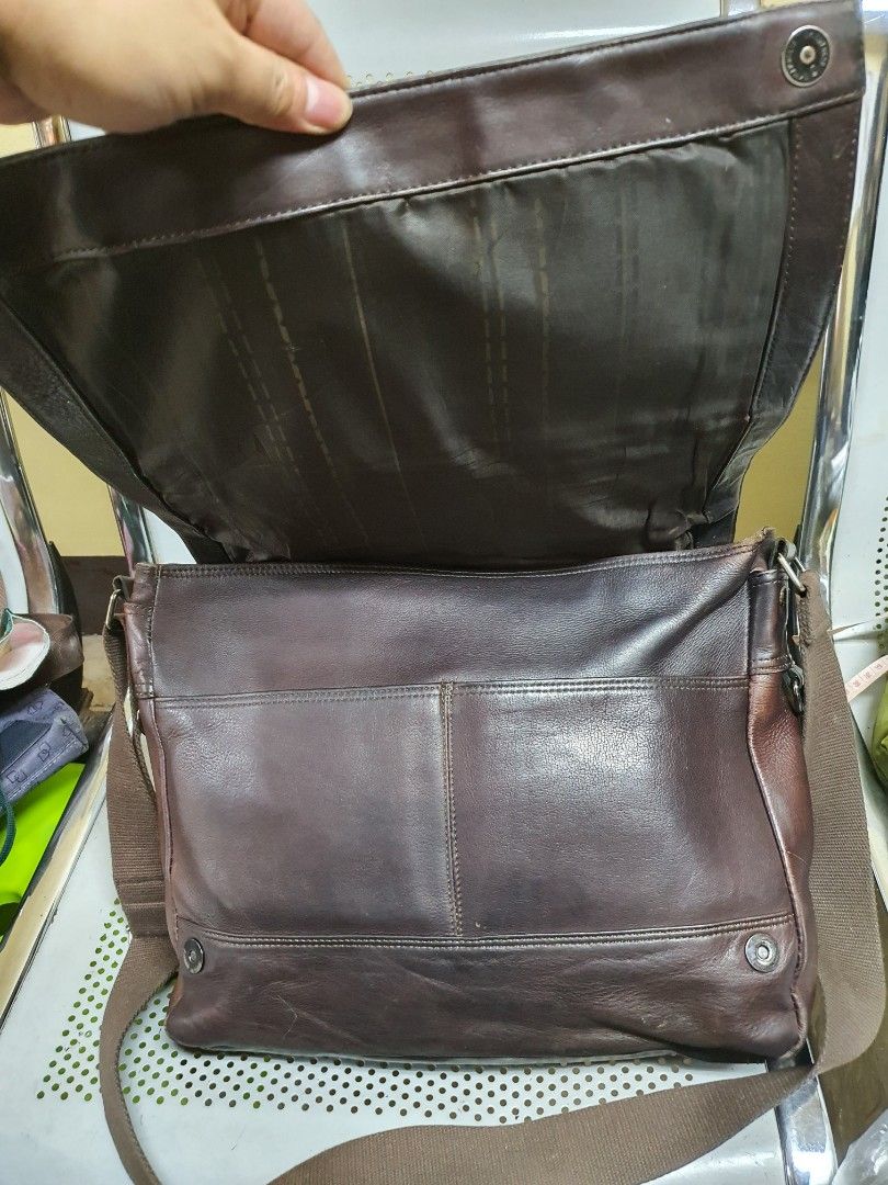 Kenneth Cole genuine leather messenger bag for men, Men's Fashion, Bags ...