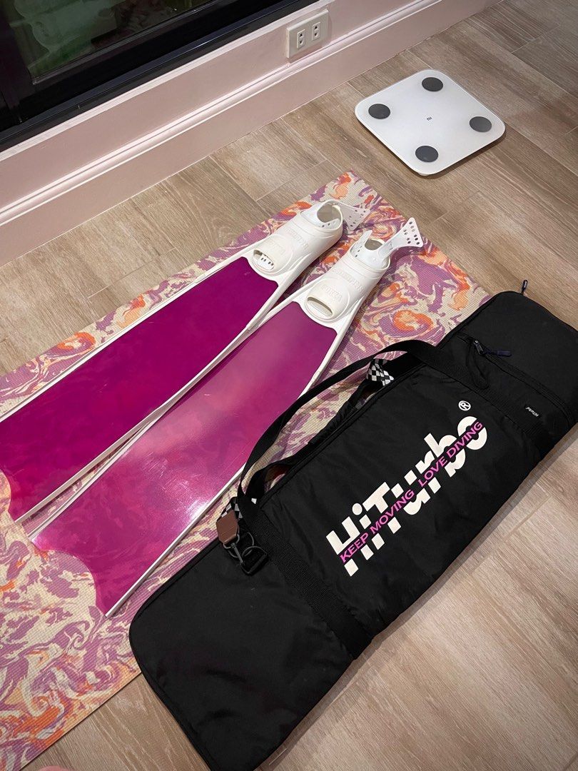 LeaderFins Limited Edition Neon Pink long fins (fiber glass), Sports ...