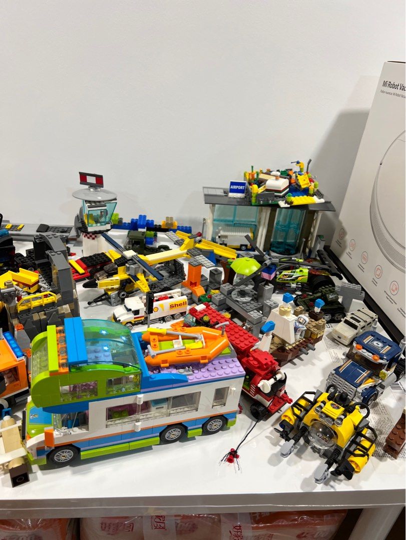 Like new good condition assorted various design Lego classic and ...